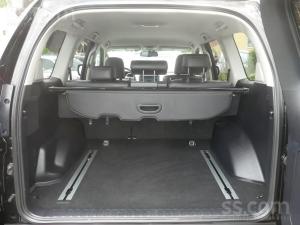 Black Toyota Land Cruiser 2014 in Riga, with an engine capacity of 3.00 L and mileage of 210 thousand km for 29000 €, photo 12 on AUTOMOTO.COM.LV