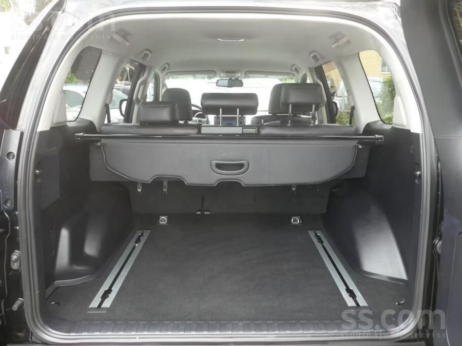 Black Toyota Land Cruiser 2014 in Riga, with an engine capacity of 3.00 L and mileage of 210 thousand km for 29000 €, photo 12 on AUTOMOTO.COM.LV