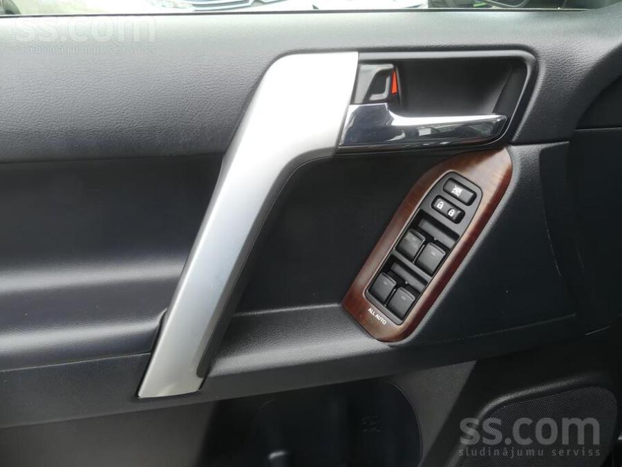 Black Toyota Land Cruiser 2014 in Riga, with an engine capacity of 3.00 L and mileage of 210 thousand km for 29000 €, photo 13 on AUTOMOTO.COM.LV