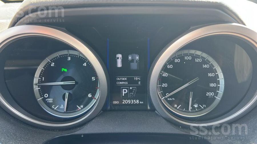 Black Toyota Land Cruiser 2014 in Riga, with an engine capacity of 3.00 L and mileage of 210 thousand km for 29000 €, photo 14 on AUTOMOTO.COM.LV