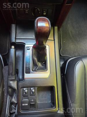 Black Toyota Land Cruiser 2014 in Riga, with an engine capacity of 3.00 L and mileage of 210 thousand km for 29000 €, photo 16 on AUTOMOTO.COM.LV