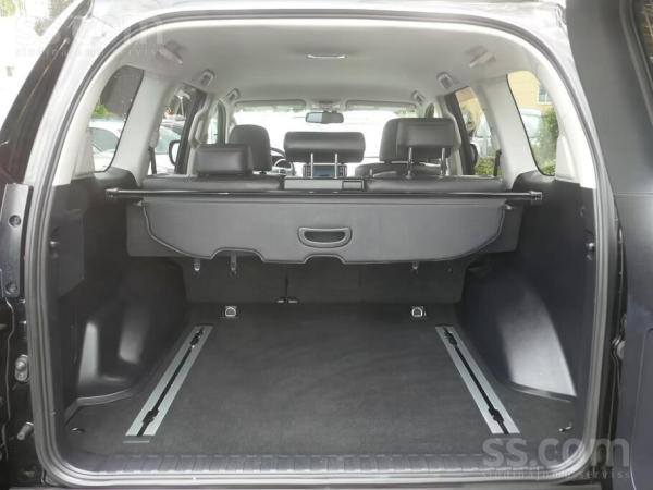 Black Toyota Land Cruiser 2014 in Riga, with an engine capacity of 3.00 L and mileage of 211 thousand km for 22500 €, photo 11 on AUTOMOTO.COM.LV