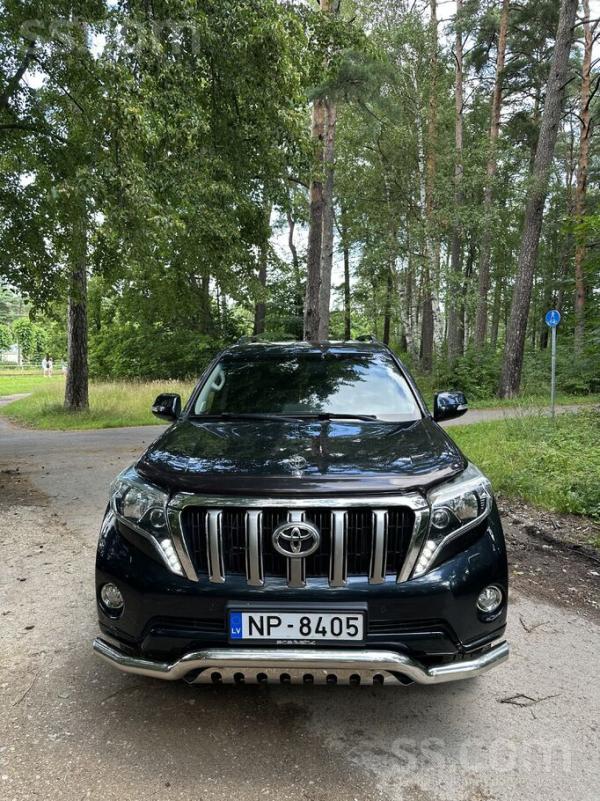 Melns Toyota Land Cruiser 2014 Rīga, ar dzinēja tilpumu 3.00 L un nobraukumu 112 tūkst. km par 31900 €, foto 2 vietnē AUTOMOTO.COM.LV