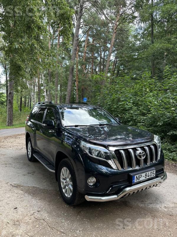 Melns Toyota Land Cruiser 2014 Rīga, ar dzinēja tilpumu 3.00 L un nobraukumu 112 tūkst. km par 31900 €, foto 3 vietnē AUTOMOTO.COM.LV