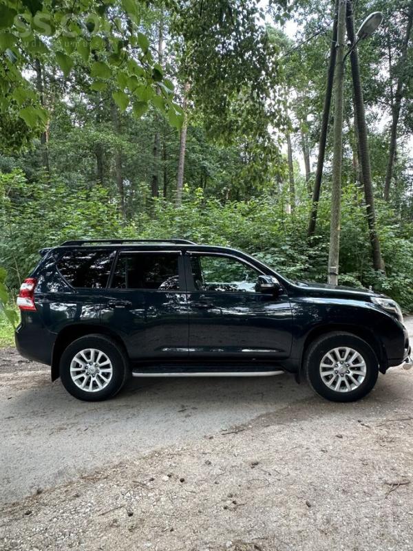 Melns Toyota Land Cruiser 2014 Rīga, ar dzinēja tilpumu 3.00 L un nobraukumu 112 tūkst. km par 31900 €, foto 4 vietnē AUTOMOTO.COM.LV