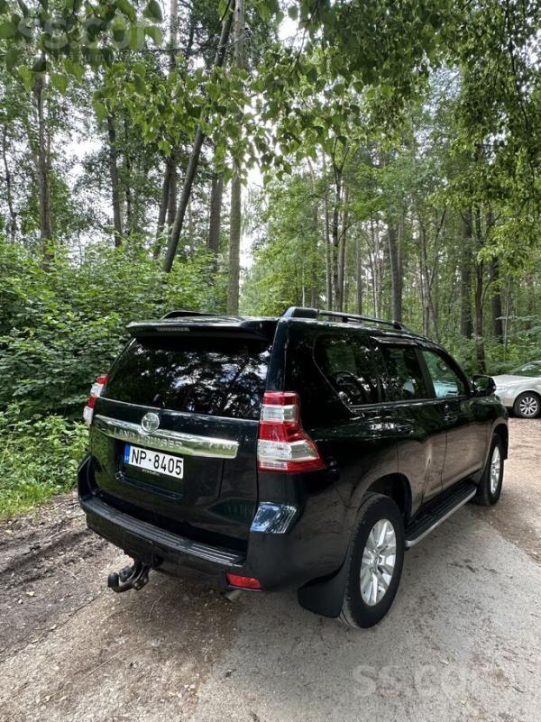 Melns Toyota Land Cruiser 2014 Rīga, ar dzinēja tilpumu 3.00 L un nobraukumu 112 tūkst. km par 31900 €, foto 5 vietnē AUTOMOTO.COM.LV