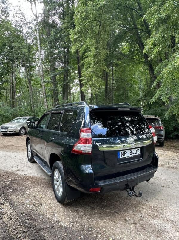 Melns Toyota Land Cruiser 2014 Rīga, ar dzinēja tilpumu 3.00 L un nobraukumu 112 tūkst. km par 31900 €, foto 6 vietnē AUTOMOTO.COM.LV