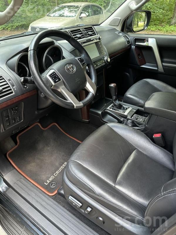 Melns Toyota Land Cruiser 2014 Rīga, ar dzinēja tilpumu 3.00 L un nobraukumu 112 tūkst. km par 31900 €, foto 8 vietnē AUTOMOTO.COM.LV