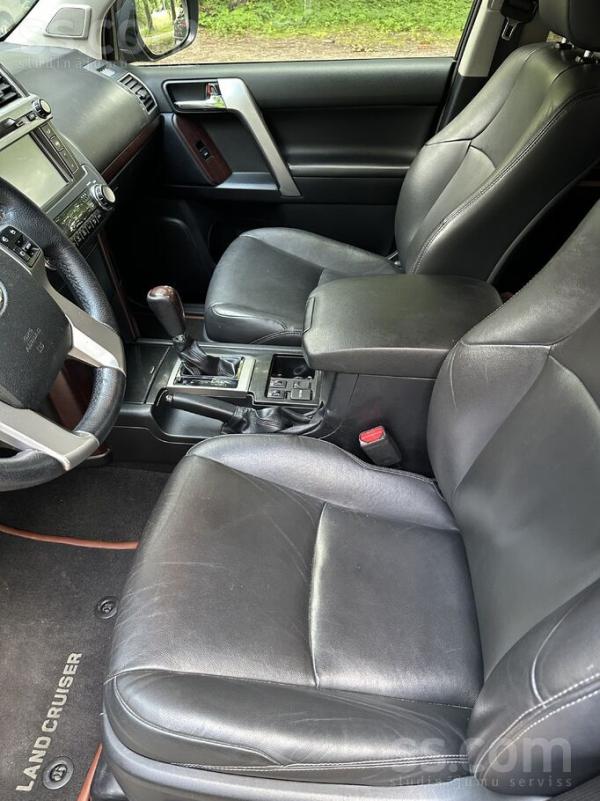 Melns Toyota Land Cruiser 2014 Rīga, ar dzinēja tilpumu 3.00 L un nobraukumu 112 tūkst. km par 31900 €, foto 9 vietnē AUTOMOTO.COM.LV