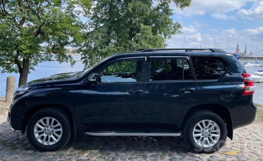 Melns Toyota Land Cruiser 2015 Rīga, ar dzinēja tilpumu 2.80 L un nobraukumu 198 tūkst. km par 27000 €, foto 4 vietnē AUTOMOTO.COM.LV