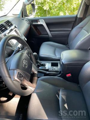 Melns Toyota Land Cruiser 2015 Rīga, ar dzinēja tilpumu 2.80 L un nobraukumu 198 tūkst. km par 27000 €, foto 7 vietnē AUTOMOTO.COM.LV