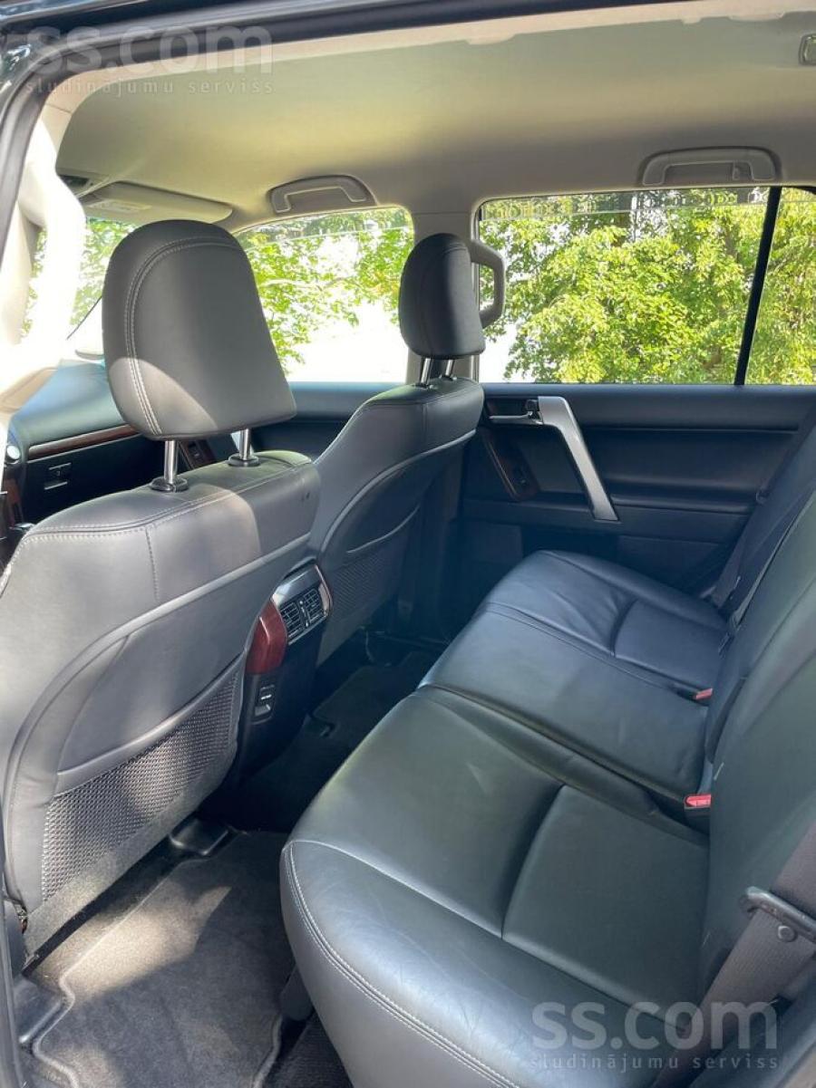 Melns Toyota Land Cruiser 2015 Rīga, ar dzinēja tilpumu 2.80 L un nobraukumu 198 tūkst. km par 27000 €, foto 9 vietnē AUTOMOTO.COM.LV
