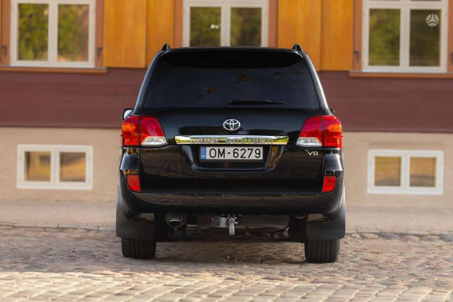 Melns Toyota Land Cruiser 2015 Jelgava, ar dzinēja tilpumu 4.46 L un nobraukumu 229 tūkst. km par 43000 €, foto 6 vietnē AUTOMOTO.COM.LV