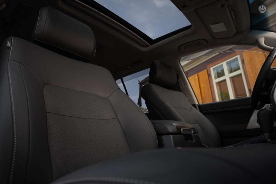 Melns Toyota Land Cruiser 2015 Jelgava, ar dzinēja tilpumu 4.46 L un nobraukumu 229 tūkst. km par 43000 €, foto 10 vietnē AUTOMOTO.COM.LV