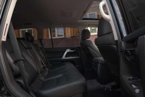 Melns Toyota Land Cruiser 2015 Jelgava, ar dzinēja tilpumu 4.46 L un nobraukumu 229 tūkst. km par 43000 €, foto 11 vietnē AUTOMOTO.COM.LV