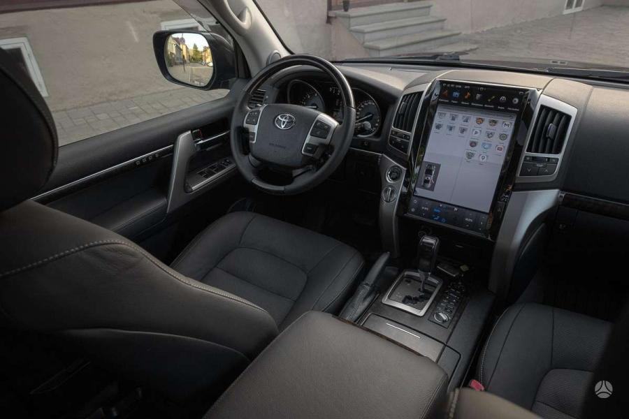 Melns Toyota Land Cruiser 2015 Jelgava, ar dzinēja tilpumu 4.46 L un nobraukumu 229 tūkst. km par 43000 €, foto 12 vietnē AUTOMOTO.COM.LV