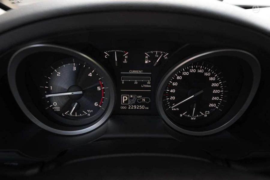 Melns Toyota Land Cruiser 2015 Jelgava, ar dzinēja tilpumu 4.46 L un nobraukumu 229 tūkst. km par 43000 €, foto 15 vietnē AUTOMOTO.COM.LV