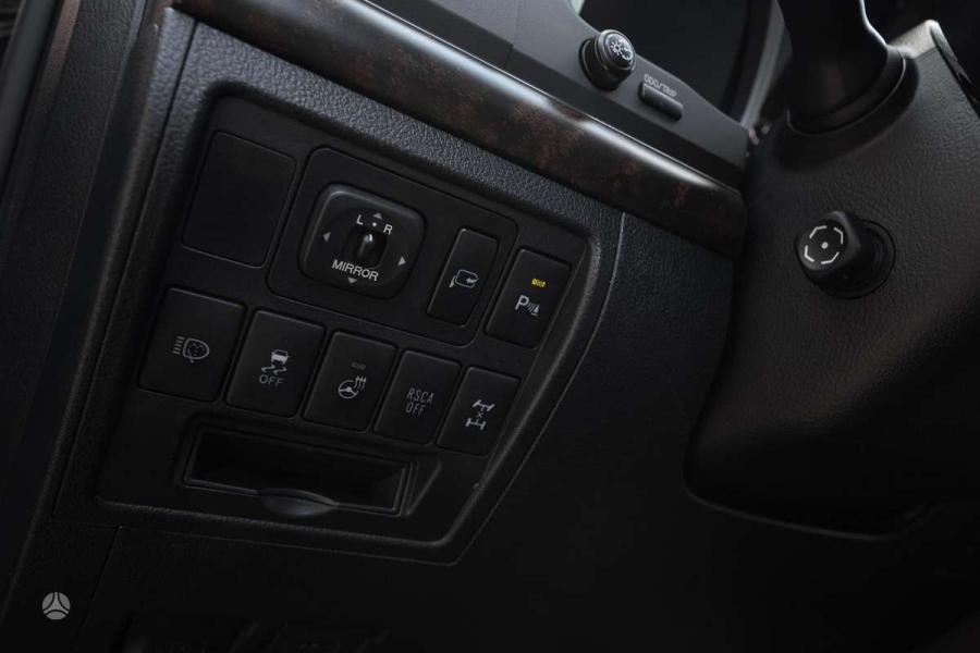 Melns Toyota Land Cruiser 2015 Jelgava, ar dzinēja tilpumu 4.46 L un nobraukumu 229 tūkst. km par 43000 €, foto 18 vietnē AUTOMOTO.COM.LV