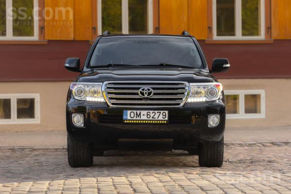 Melns Toyota Land Cruiser 2015 Jelgava, ar dzinēja tilpumu 4.50 L un nobraukumu 229 tūkst. km par 41500 €, foto 2 vietnē AUTOMOTO.COM.LV