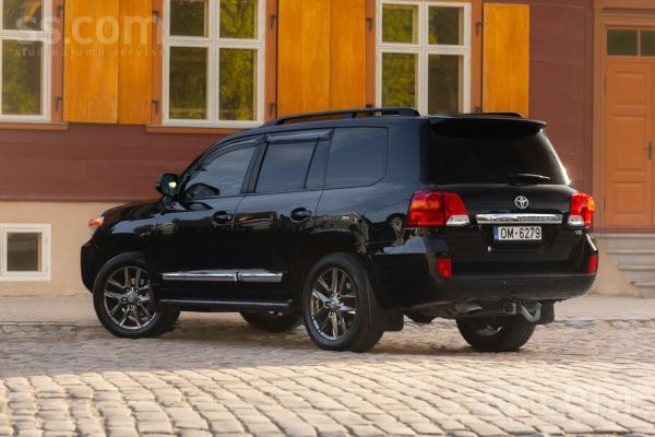 Melns Toyota Land Cruiser 2015 Jelgava, ar dzinēja tilpumu 4.50 L un nobraukumu 229 tūkst. km par 41500 €, foto 4 vietnē AUTOMOTO.COM.LV