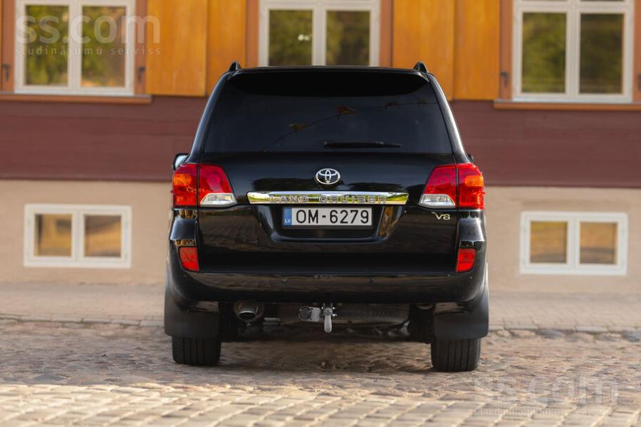 Melns Toyota Land Cruiser 2015 Jelgava, ar dzinēja tilpumu 4.50 L un nobraukumu 229 tūkst. km par 41500 €, foto 6 vietnē AUTOMOTO.COM.LV