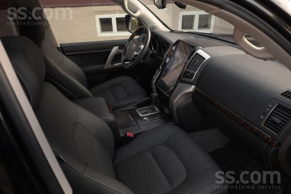 Melns Toyota Land Cruiser 2015 Jelgava, ar dzinēja tilpumu 4.50 L un nobraukumu 229 tūkst. km par 41500 €, foto 8 vietnē AUTOMOTO.COM.LV