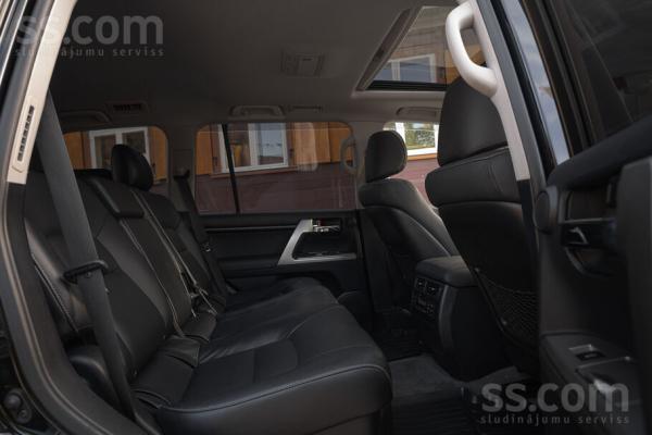 Melns Toyota Land Cruiser 2015 Jelgava, ar dzinēja tilpumu 4.50 L un nobraukumu 229 tūkst. km par 41500 €, foto 10 vietnē AUTOMOTO.COM.LV