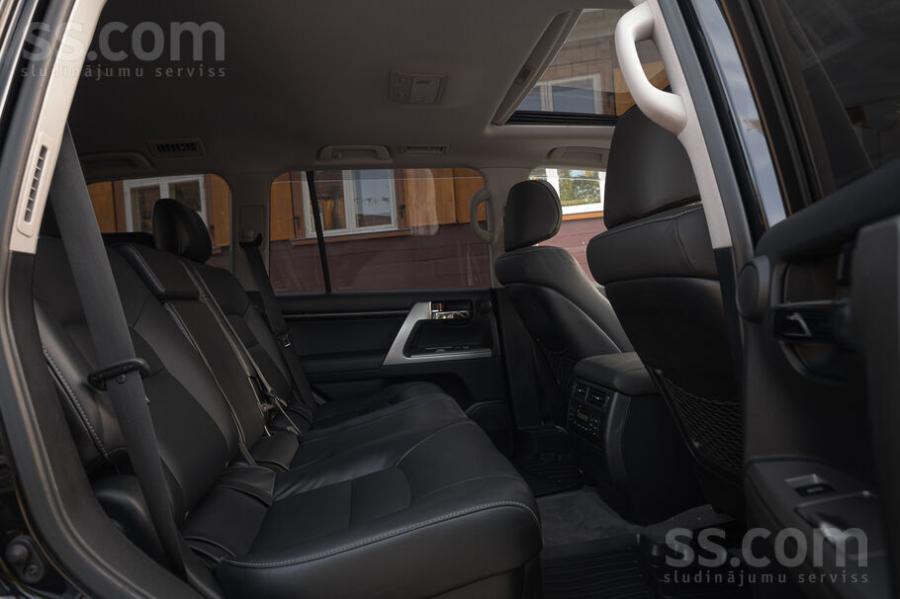 Melns Toyota Land Cruiser 2015 Jelgava, ar dzinēja tilpumu 4.50 L un nobraukumu 229 tūkst. km par 41500 €, foto 11 vietnē AUTOMOTO.COM.LV