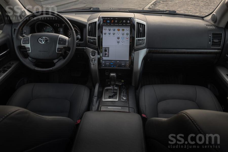 Melns Toyota Land Cruiser 2015 Jelgava, ar dzinēja tilpumu 4.50 L un nobraukumu 229 tūkst. km par 41500 €, foto 13 vietnē AUTOMOTO.COM.LV