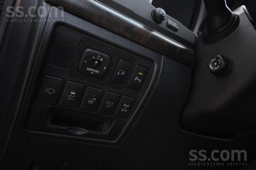 Melns Toyota Land Cruiser 2015 Jelgava, ar dzinēja tilpumu 4.50 L un nobraukumu 229 tūkst. km par 41500 €, foto 18 vietnē AUTOMOTO.COM.LV