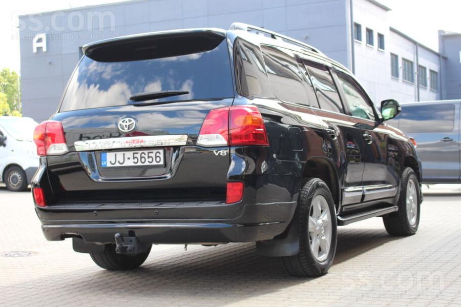 Melns Toyota Land Cruiser 2015 Rīga, ar dzinēja tilpumu 4.50 L un nobraukumu 213 tūkst. km par 46500 €, foto 3 vietnē AUTOMOTO.COM.LV