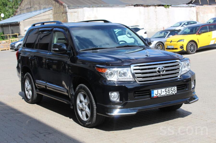 Melns Toyota Land Cruiser 2015 Rīga, ar dzinēja tilpumu 4.50 L un nobraukumu 213 tūkst. km par 46500 €, foto 8 vietnē AUTOMOTO.COM.LV