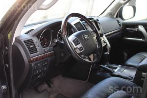 Melns Toyota Land Cruiser 2015 Rīga, ar dzinēja tilpumu 4.50 L un nobraukumu 213 tūkst. km par 46500 €, foto 9 vietnē AUTOMOTO.COM.LV