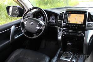 Melns Toyota Land Cruiser 2015 Rīga, ar dzinēja tilpumu 4.50 L un nobraukumu 213 tūkst. km par 46500 €, foto 12 vietnē AUTOMOTO.COM.LV