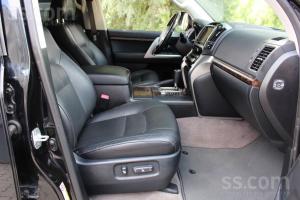 Melns Toyota Land Cruiser 2015 Rīga, ar dzinēja tilpumu 4.50 L un nobraukumu 213 tūkst. km par 46500 €, foto 13 vietnē AUTOMOTO.COM.LV