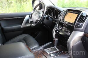 Melns Toyota Land Cruiser 2015 Rīga, ar dzinēja tilpumu 4.50 L un nobraukumu 213 tūkst. km par 46500 €, foto 14 vietnē AUTOMOTO.COM.LV