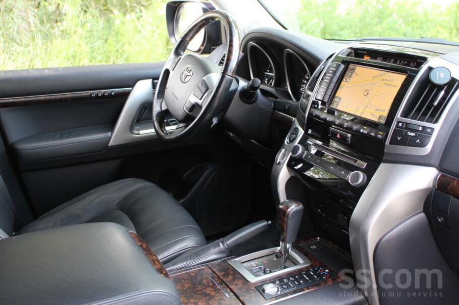 Melns Toyota Land Cruiser 2015 Rīga, ar dzinēja tilpumu 4.50 L un nobraukumu 213 tūkst. km par 46500 €, foto 14 vietnē AUTOMOTO.COM.LV