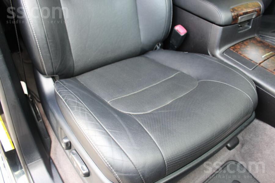 Melns Toyota Land Cruiser 2015 Rīga, ar dzinēja tilpumu 4.50 L un nobraukumu 213 tūkst. km par 46500 €, foto 16 vietnē AUTOMOTO.COM.LV