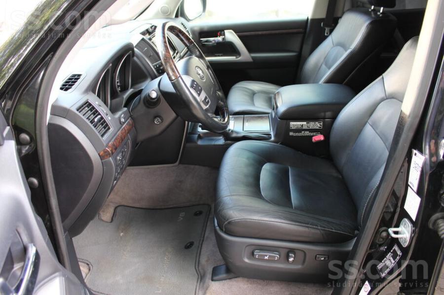 Melns Toyota Land Cruiser 2015 Rīga, ar dzinēja tilpumu 4.50 L un nobraukumu 213 tūkst. km par 46500 €, foto 17 vietnē AUTOMOTO.COM.LV