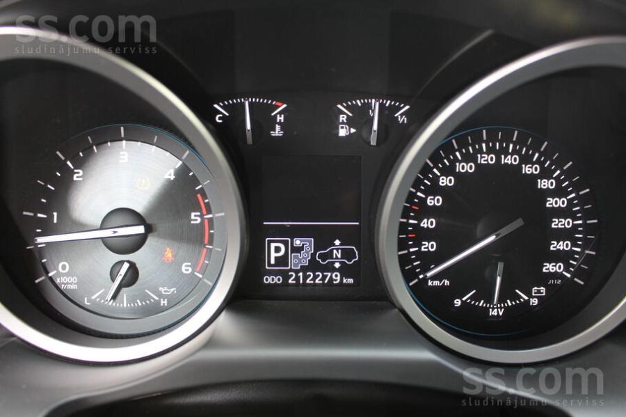 Melns Toyota Land Cruiser 2015 Rīga, ar dzinēja tilpumu 4.50 L un nobraukumu 213 tūkst. km par 46500 €, foto 18 vietnē AUTOMOTO.COM.LV