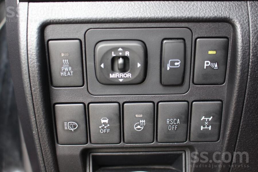 Melns Toyota Land Cruiser 2015 Rīga, ar dzinēja tilpumu 4.50 L un nobraukumu 213 tūkst. km par 46500 €, foto 19 vietnē AUTOMOTO.COM.LV
