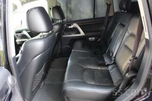 Melns Toyota Land Cruiser 2015 Rīga, ar dzinēja tilpumu 4.50 L un nobraukumu 213 tūkst. km par 46500 €, foto 22 vietnē AUTOMOTO.COM.LV