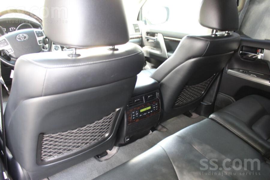 Melns Toyota Land Cruiser 2015 Rīga, ar dzinēja tilpumu 4.50 L un nobraukumu 213 tūkst. km par 46500 €, foto 23 vietnē AUTOMOTO.COM.LV