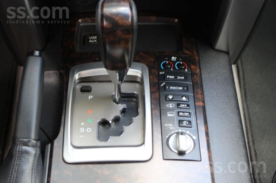 Melns Toyota Land Cruiser 2015 Rīga, ar dzinēja tilpumu 4.50 L un nobraukumu 213 tūkst. km par 46500 €, foto 25 vietnē AUTOMOTO.COM.LV