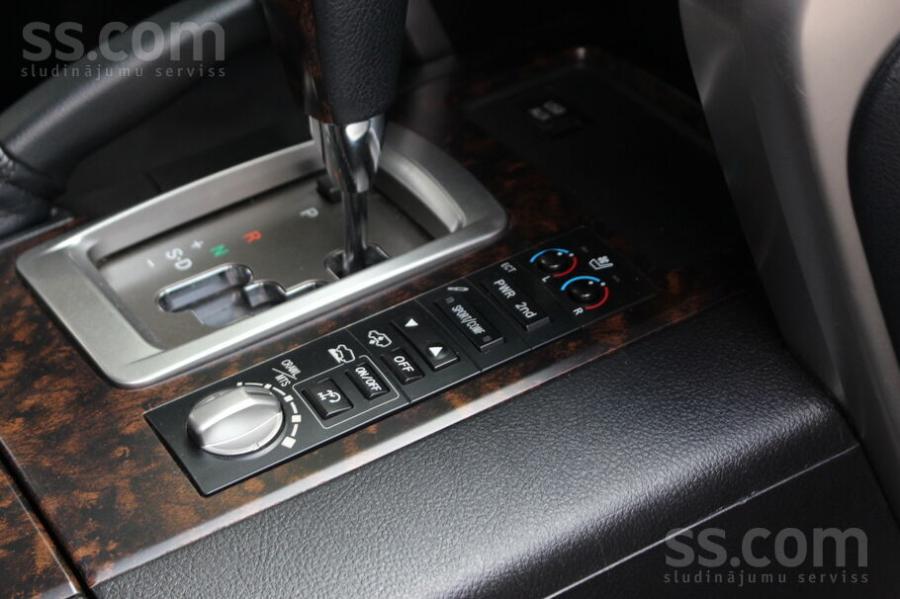 Melns Toyota Land Cruiser 2015 Rīga, ar dzinēja tilpumu 4.50 L un nobraukumu 213 tūkst. km par 46500 €, foto 29 vietnē AUTOMOTO.COM.LV