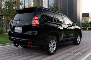 Melns Toyota Land Cruiser 2015 Tallina, ar dzinēja tilpumu 3.00 L un nobraukumu 210 tūkst. km par 27700 €, foto 6 vietnē AUTOMOTO.COM.LV
