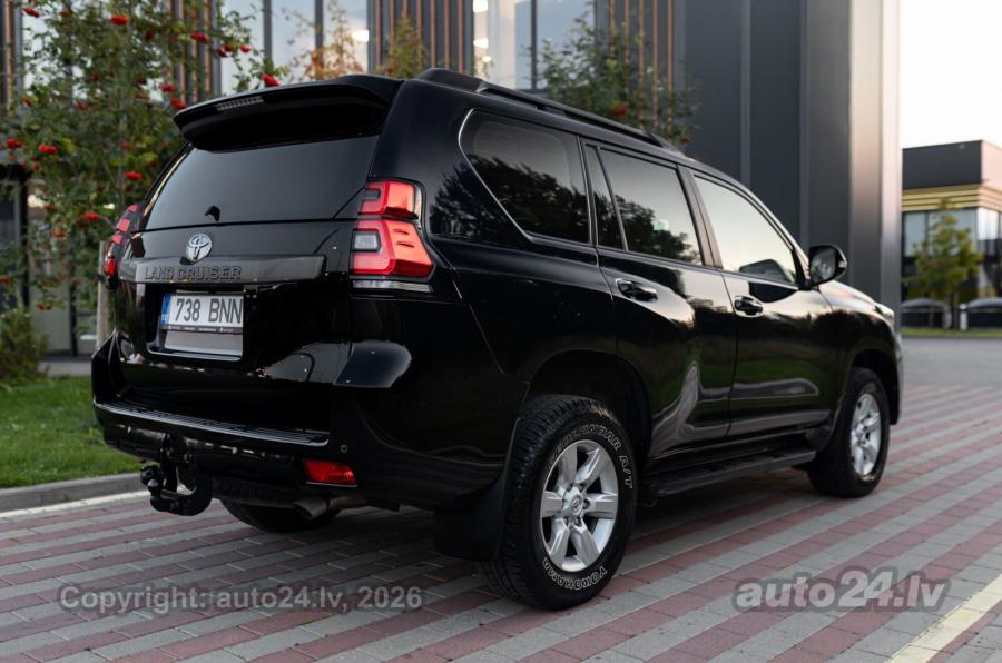 Melns Toyota Land Cruiser 2015 Tallina, ar dzinēja tilpumu 3.00 L un nobraukumu 210 tūkst. km par 27700 €, foto 6 vietnē AUTOMOTO.COM.LV