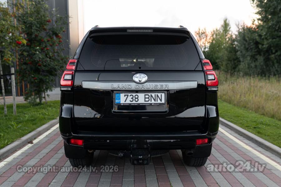 Melns Toyota Land Cruiser 2015 Tallina, ar dzinēja tilpumu 3.00 L un nobraukumu 210 tūkst. km par 27700 €, foto 7 vietnē AUTOMOTO.COM.LV