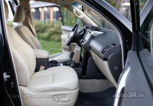 Melns Toyota Land Cruiser 2015 Tallina, ar dzinēja tilpumu 3.00 L un nobraukumu 210 tūkst. km par 27700 €, foto 8 vietnē AUTOMOTO.COM.LV