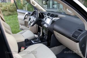 Melns Toyota Land Cruiser 2015 Tallina, ar dzinēja tilpumu 3.00 L un nobraukumu 210 tūkst. km par 27700 €, foto 9 vietnē AUTOMOTO.COM.LV